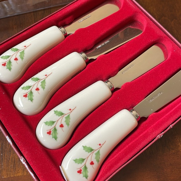 Lenox | Dining | Lenox Holiday Set Of 4 Spreaders Porcelain Handle ...